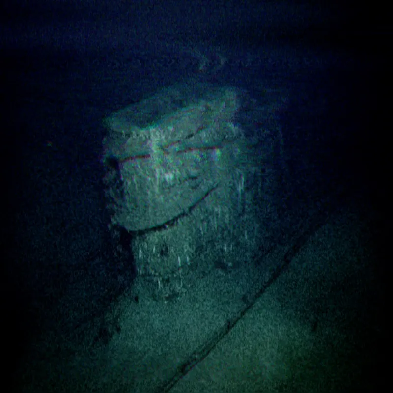 Sunken Subs - Dark x Eerie x Sub Bass Sample 123 bpm by SampleSplit.com